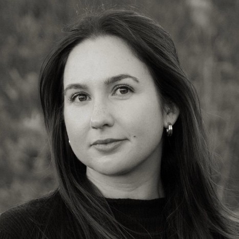 Elizabeth Rivelli | Financial Writer - RetireGuide